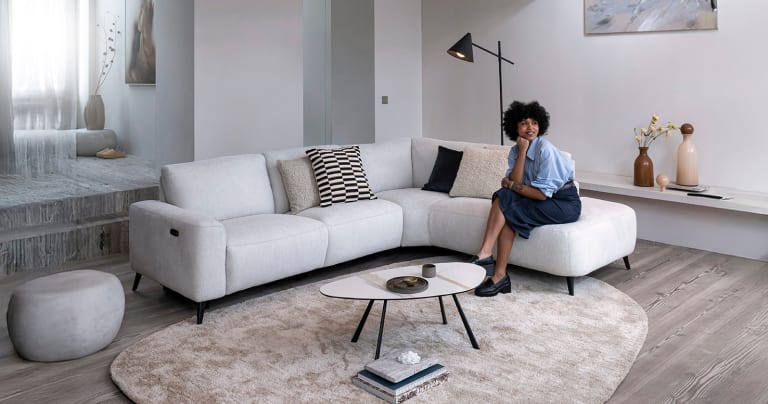 Découvrez CARINI by XOOON : un canapé inclinable électrique moderne