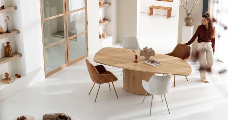 Collection PALMA : Table organique avec pied central en forme de colonne